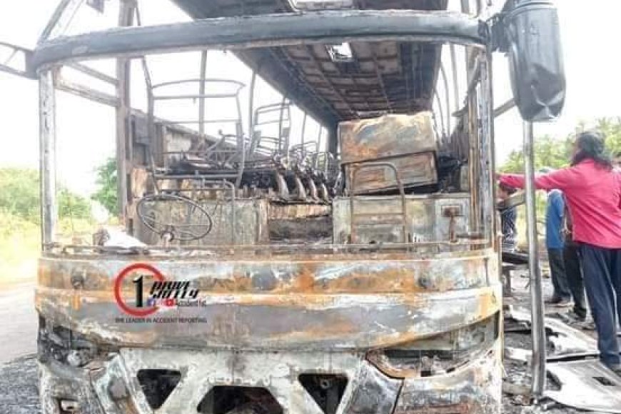 யாழிலிருந்து கொழும்பு சென்ற சொகுசு பஸ் தீக்கிரை - News21 Tamil